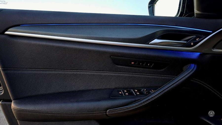 Melns BMW 520 2021 Šauļi, ar dzinēja tilpumu 2.00 L un nobraukumu 250 tūkst. km par 25500 €, foto 45 vietnē AUTOMOTO.COM.LV