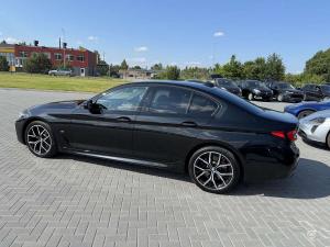 Black BMW 520 2021 in Telschi, with an engine capacity of 2.00 L and mileage of 210 thousand km for 23500 €, photo 4 on AUTOMOTO.COM.LV