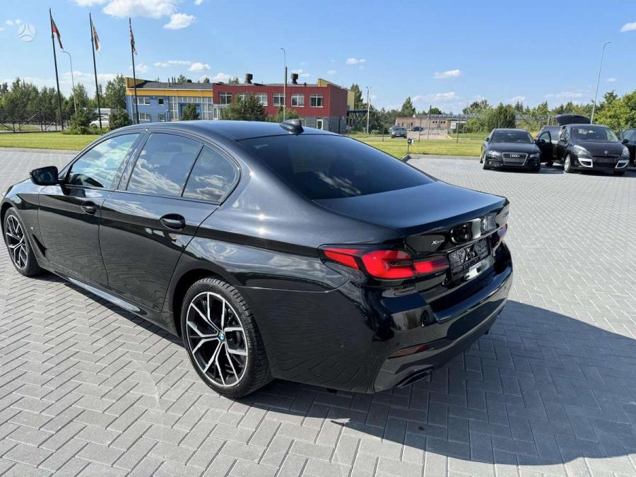 Black BMW 520 2021 in Telschi, with an engine capacity of 2.00 L and mileage of 210 thousand km for 23500 €, photo 5 on AUTOMOTO.COM.LV