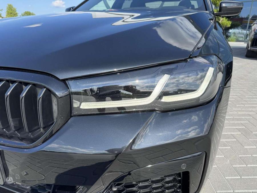 Black BMW 520 2021 in Telschi, with an engine capacity of 2.00 L and mileage of 210 thousand km for 23500 €, photo 12 on AUTOMOTO.COM.LV
