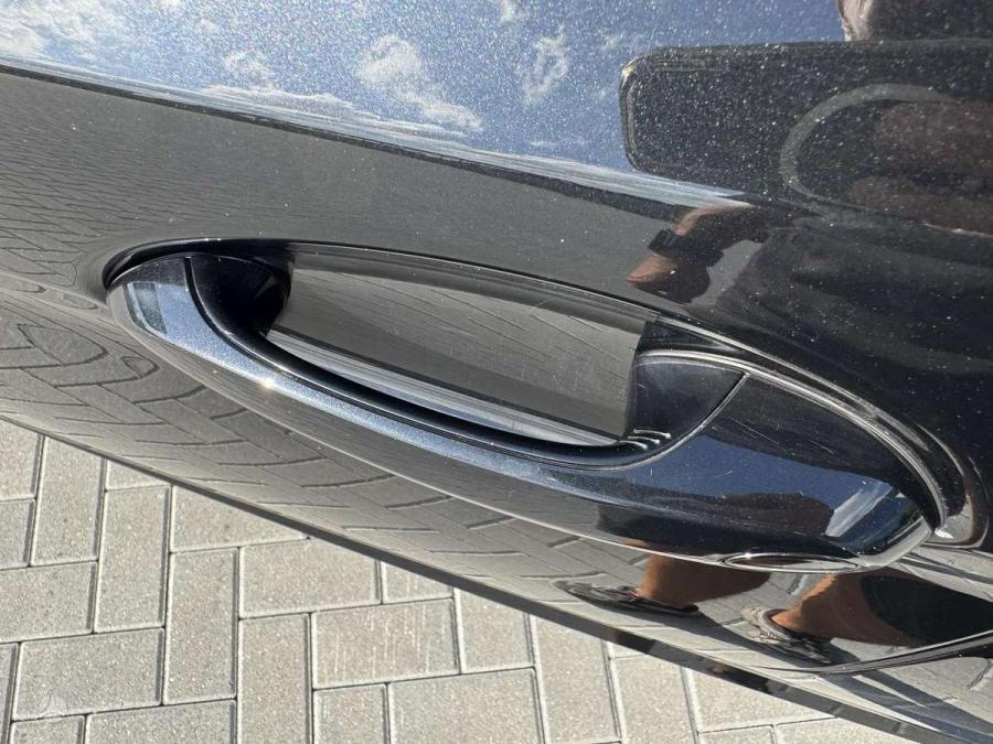 Black BMW 520 2021 in Telschi, with an engine capacity of 2.00 L and mileage of 210 thousand km for 23500 €, photo 14 on AUTOMOTO.COM.LV