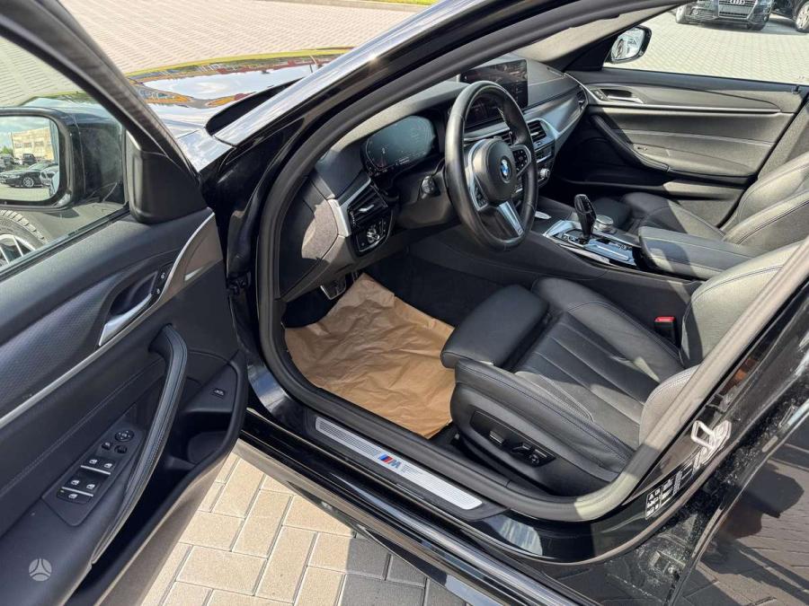 Black BMW 520 2021 in Telschi, with an engine capacity of 2.00 L and mileage of 210 thousand km for 23500 €, photo 19 on AUTOMOTO.COM.LV