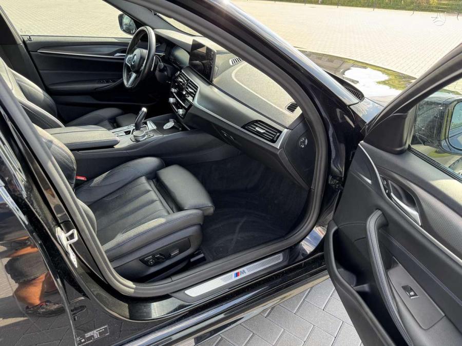 Black BMW 520 2021 in Telschi, with an engine capacity of 2.00 L and mileage of 210 thousand km for 23500 €, photo 26 on AUTOMOTO.COM.LV