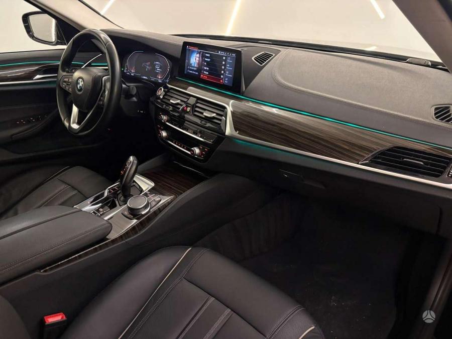 Melns BMW 520 2021 Marijampole, ar dzinēja tilpumu 2.00 L un nobraukumu 259 tūkst. km par 22750 €, foto 18 vietnē AUTOMOTO.COM.LV