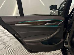 Melns BMW 520 2021 Marijampole, ar dzinēja tilpumu 2.00 L un nobraukumu 259 tūkst. km par 22750 €, foto 21 vietnē AUTOMOTO.COM.LV