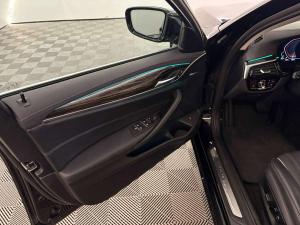 Melns BMW 520 2021 Marijampole, ar dzinēja tilpumu 2.00 L un nobraukumu 259 tūkst. km par 22750 €, foto 27 vietnē AUTOMOTO.COM.LV
