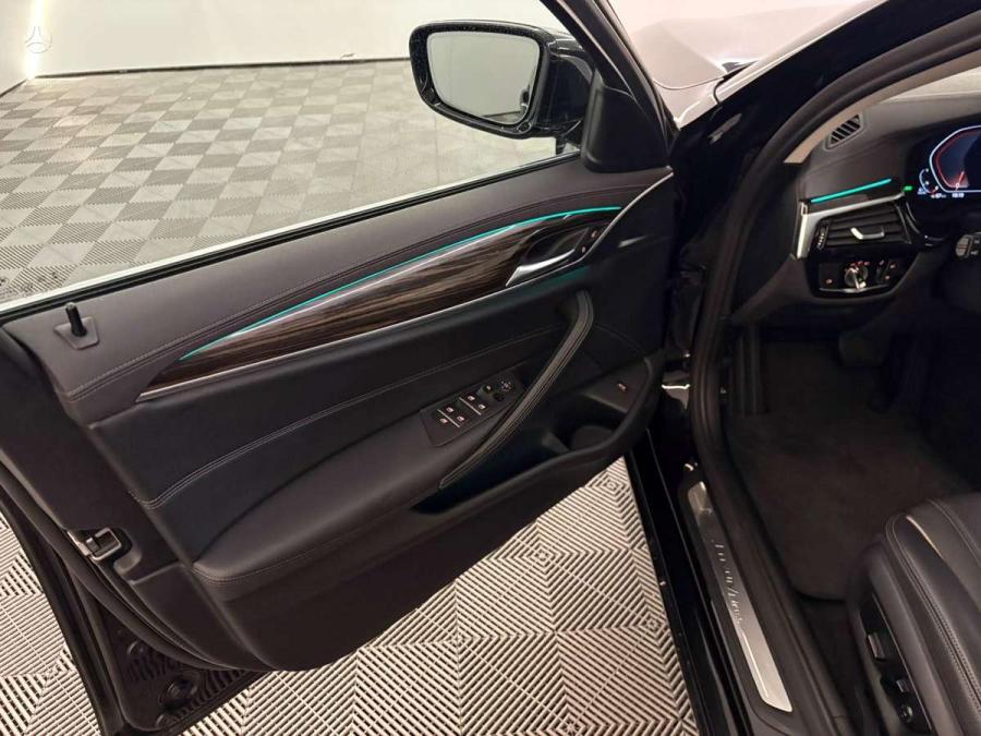 Melns BMW 520 2021 Marijampole, ar dzinēja tilpumu 2.00 L un nobraukumu 259 tūkst. km par 22750 €, foto 27 vietnē AUTOMOTO.COM.LV