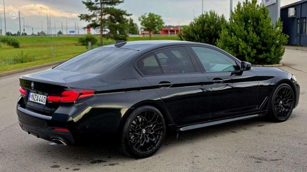 Black BMW 520 2021 in Kaunas, with an engine capacity of 2.00 L and mileage of 248 thousand km for 19900 €, photo 1 on AUTOMOTO.COM.LV