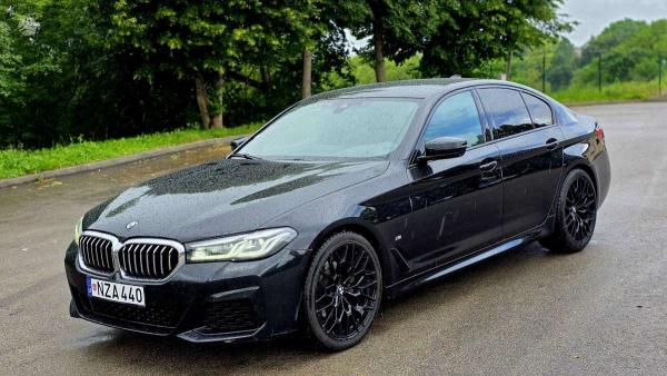 Black BMW 520 2021 in Kaunas, with an engine capacity of 2.00 L and mileage of 248 thousand km for 19900 €, photo 3 on AUTOMOTO.COM.LV