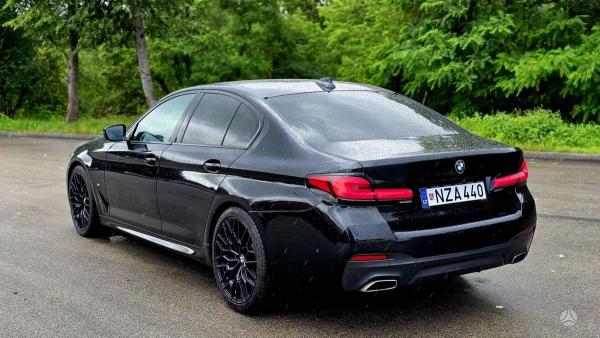 Black BMW 520 2021 in Kaunas, with an engine capacity of 2.00 L and mileage of 248 thousand km for 19900 €, photo 5 on AUTOMOTO.COM.LV