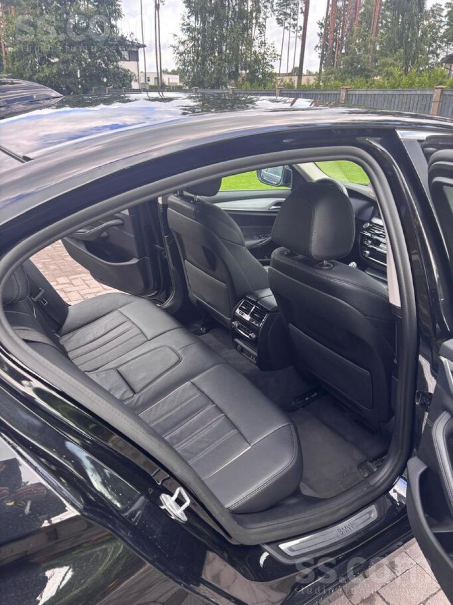 Black BMW 520 2021 in Riga, with an engine capacity of 2.00 L and mileage of 72 thousand km for 35000 €, photo 8 on AUTOMOTO.COM.LV