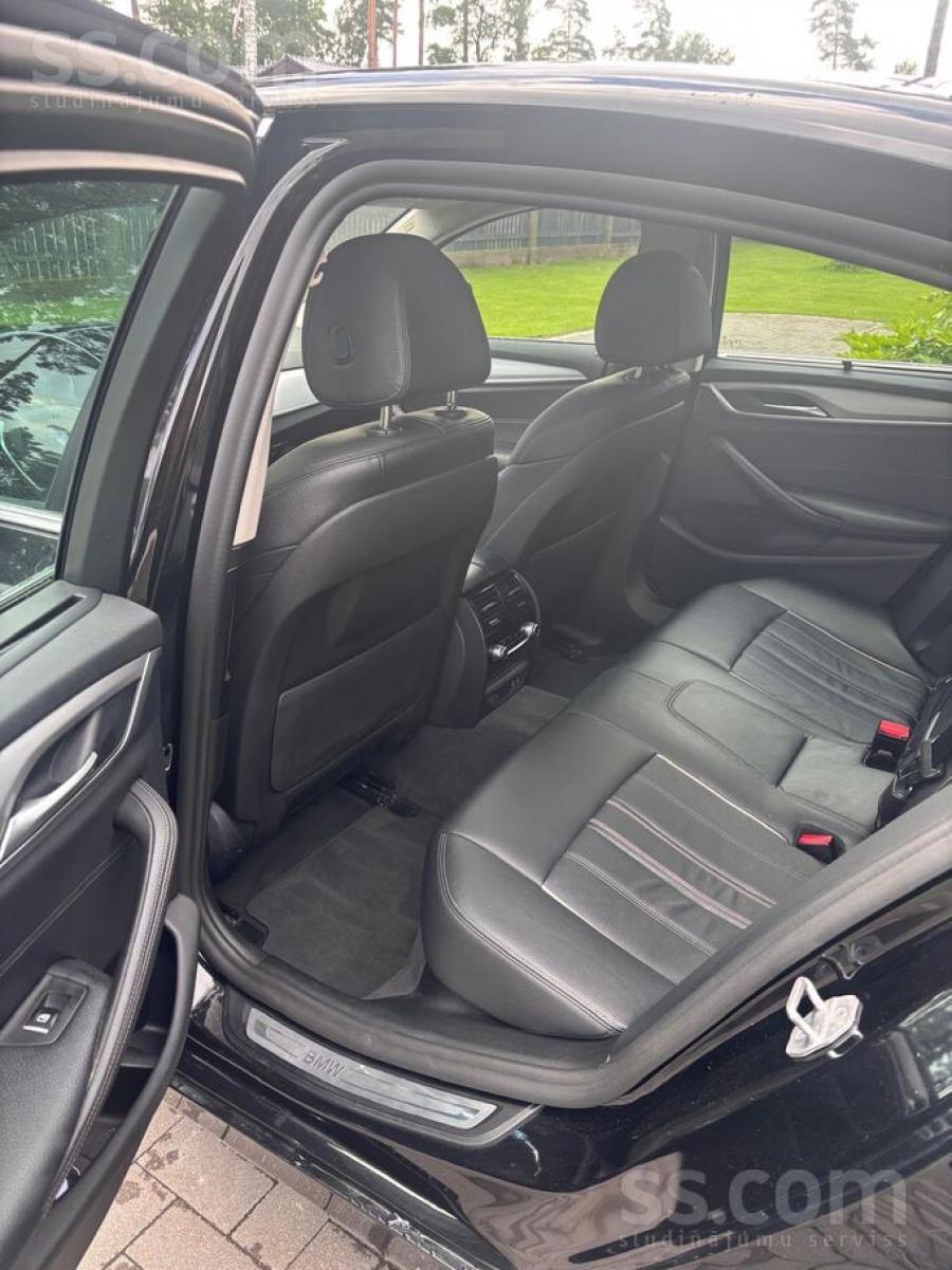Black BMW 520 2021 in Riga, with an engine capacity of 2.00 L and mileage of 72 thousand km for 35000 €, photo 9 on AUTOMOTO.COM.LV