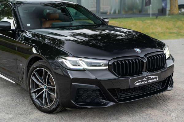 Black BMW 520 2021 in Vilnius, with an engine capacity of 2.00 L and mileage of 50 thousand km for 35900 €, photo 2 on AUTOMOTO.COM.LV