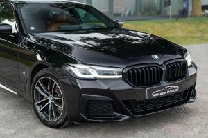 Black BMW 520 2021 in Vilnius, with an engine capacity of 2.00 L and mileage of 50 thousand km for 35900 €, photo 3 on AUTOMOTO.COM.LV