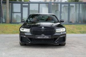Black BMW 520 2021 in Vilnius, with an engine capacity of 2.00 L and mileage of 50 thousand km for 35900 €, photo 5 on AUTOMOTO.COM.LV