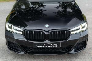 Black BMW 520 2021 in Vilnius, with an engine capacity of 2.00 L and mileage of 50 thousand km for 35900 €, photo 6 on AUTOMOTO.COM.LV