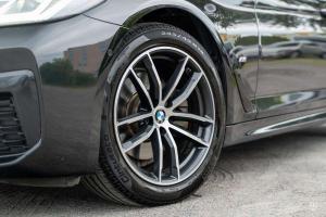 Black BMW 520 2021 in Vilnius, with an engine capacity of 2.00 L and mileage of 50 thousand km for 35900 €, photo 9 on AUTOMOTO.COM.LV