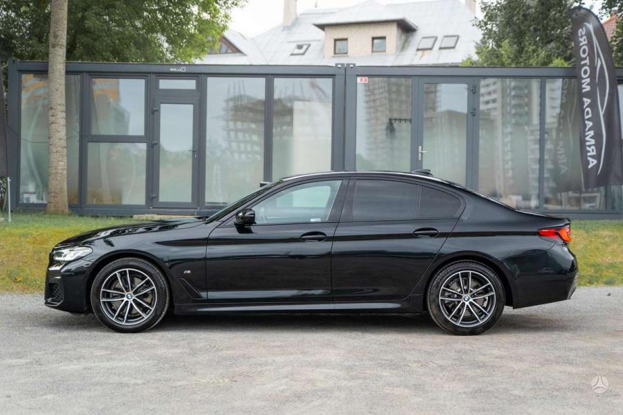 Black BMW 520 2021 in Vilnius, with an engine capacity of 2.00 L and mileage of 50 thousand km for 35900 €, photo 10 on AUTOMOTO.COM.LV