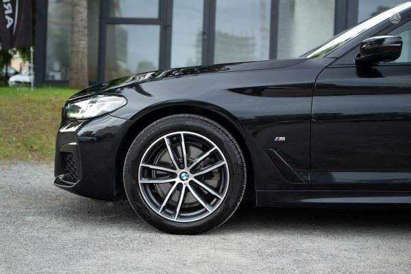 Black BMW 520 2021 in Vilnius, with an engine capacity of 2.00 L and mileage of 50 thousand km for 35900 €, photo 10 on AUTOMOTO.COM.LV