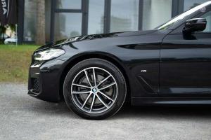 Black BMW 520 2021 in Vilnius, with an engine capacity of 2.00 L and mileage of 50 thousand km for 35900 €, photo 11 on AUTOMOTO.COM.LV