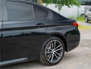 Black BMW 520 2021 in Vilnius, with an engine capacity of 2.00 L and mileage of 50 thousand km for 35900 €, photo 14 on AUTOMOTO.COM.LV