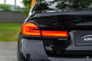 Black BMW 520 2021 in Vilnius, with an engine capacity of 2.00 L and mileage of 50 thousand km for 35900 €, photo 18 on AUTOMOTO.COM.LV