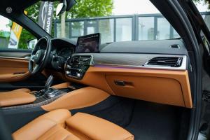 Black BMW 520 2021 in Vilnius, with an engine capacity of 2.00 L and mileage of 50 thousand km for 35900 €, photo 23 on AUTOMOTO.COM.LV