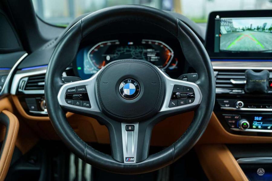 Black BMW 520 2021 in Vilnius, with an engine capacity of 2.00 L and mileage of 50 thousand km for 35900 €, photo 28 on AUTOMOTO.COM.LV