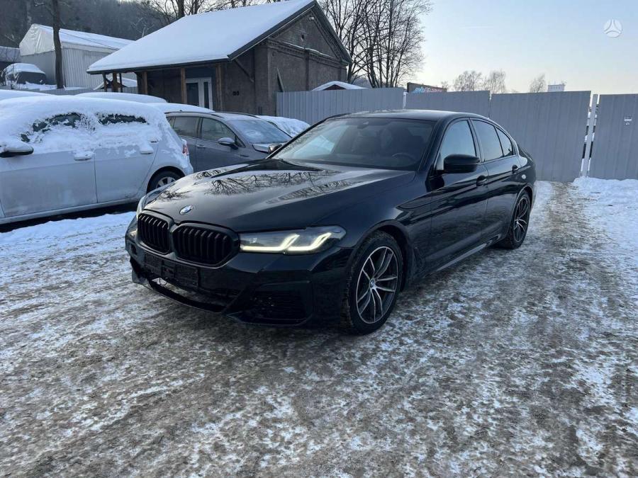 Melns BMW 520 2022 Kauņa, ar dzinēja tilpumu 2.00 L un nobraukumu 82 tūkst. km par 27900 €, foto 1 vietnē AUTOMOTO.COM.LV
