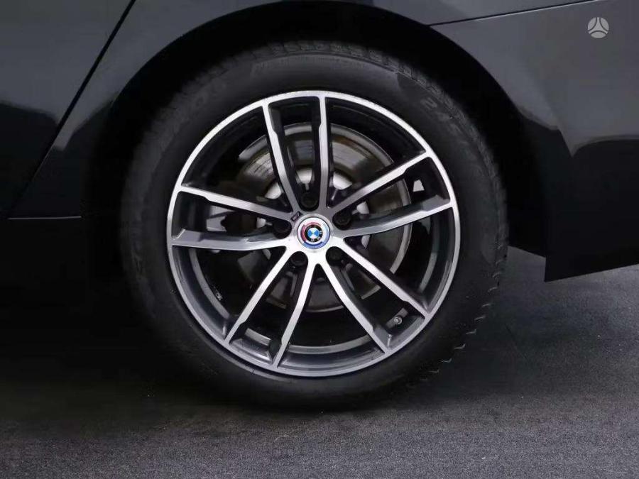 Melns BMW 520 2022 Viļņa, ar dzinēja tilpumu 2.00 L un nobraukumu 82 tūkst. km par 31460 €, foto 23 vietnē AUTOMOTO.COM.LV