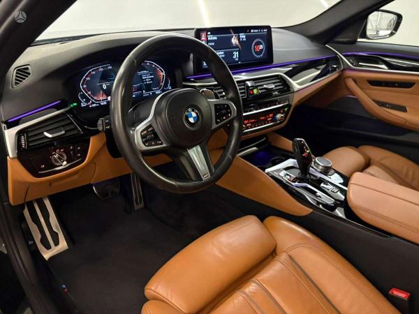 Black BMW 520 2022 in Marijampole, with an engine capacity of 2.00 L and mileage of 272 thousand km for 25999 €, photo 2 on AUTOMOTO.COM.LV