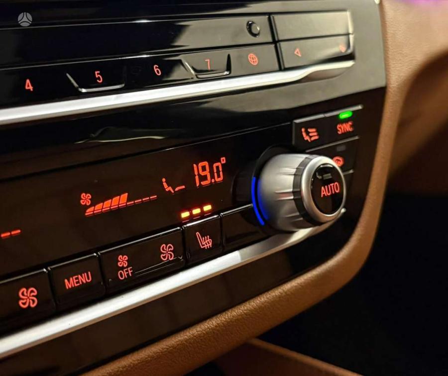Black BMW 520 2022 in Marijampole, with an engine capacity of 2.00 L and mileage of 272 thousand km for 25999 €, photo 18 on AUTOMOTO.COM.LV