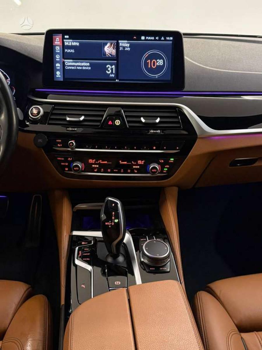 Black BMW 520 2022 in Marijampole, with an engine capacity of 2.00 L and mileage of 272 thousand km for 25999 €, photo 19 on AUTOMOTO.COM.LV