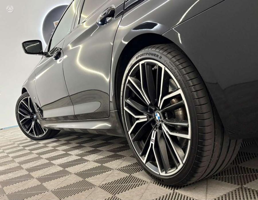 Black BMW 520 2022 in Marijampole, with an engine capacity of 2.00 L and mileage of 272 thousand km for 25999 €, photo 22 on AUTOMOTO.COM.LV