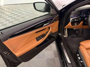 Black BMW 520 2022 in Marijampole, with an engine capacity of 2.00 L and mileage of 272 thousand km for 25999 €, photo 28 on AUTOMOTO.COM.LV