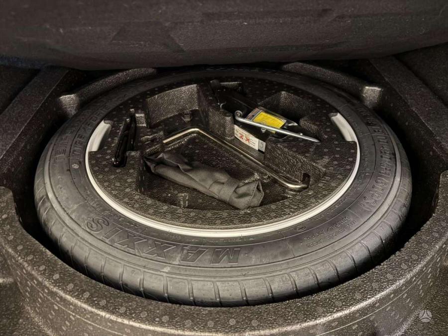 Black BMW 520 2022 in Marijampole, with an engine capacity of 2.00 L and mileage of 272 thousand km for 25999 €, photo 32 on AUTOMOTO.COM.LV