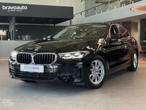 Черный БМВ 520 2022 в Клайпеда, объемом двигателя 2.00 л и пробегом 64 тыс. км за 31491 €, фото  на AUTOMOTO.COM.LV
