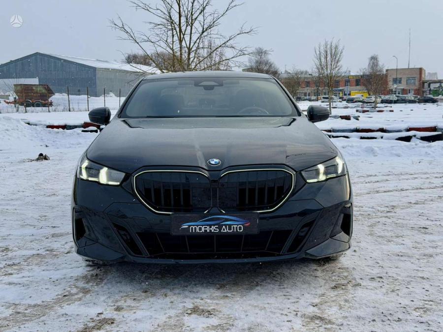 Black BMW 520 2023 in Siauliai, with an engine capacity of 2.00 L and mileage of 34 thousand km for 54500 €, photo 2 on AUTOMOTO.COM.LV