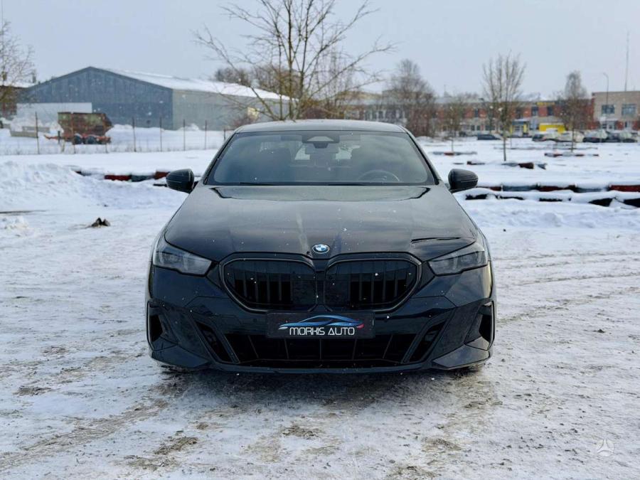Black BMW 520 2023 in Siauliai, with an engine capacity of 2.00 L and mileage of 34 thousand km for 54500 €, photo 4 on AUTOMOTO.COM.LV