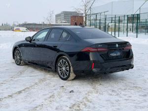 Black BMW 520 2023 in Siauliai, with an engine capacity of 2.00 L and mileage of 34 thousand km for 54500 €, photo 7 on AUTOMOTO.COM.LV