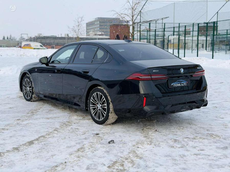Black BMW 520 2023 in Siauliai, with an engine capacity of 2.00 L and mileage of 34 thousand km for 54500 €, photo 7 on AUTOMOTO.COM.LV