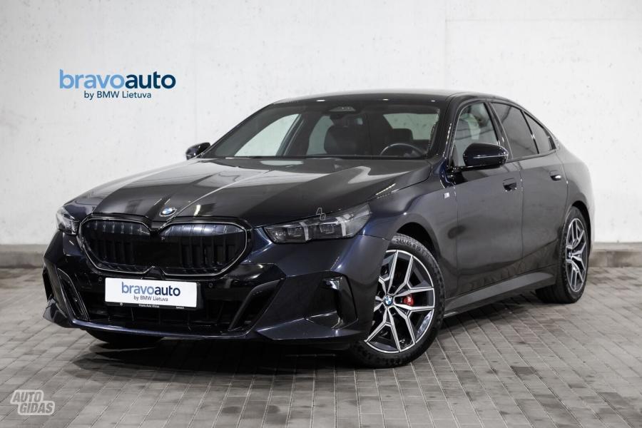 Black BMW 520 2023 in Vilnius, with an engine capacity of 2.00 L and mileage of 54 thousand km for 51991 €, photo 1 on AUTOMOTO.COM.LV