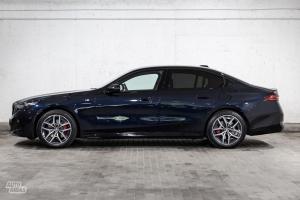 Black BMW 520 2023 in Vilnius, with an engine capacity of 2.00 L and mileage of 54 thousand km for 51991 €, photo 5 on AUTOMOTO.COM.LV