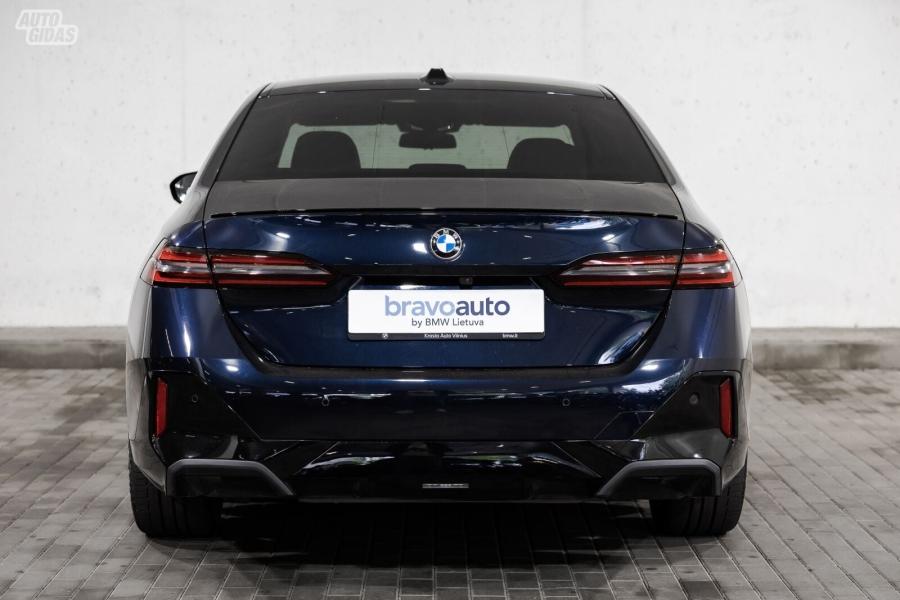 Black BMW 520 2023 in Vilnius, with an engine capacity of 2.00 L and mileage of 54 thousand km for 51991 €, photo 13 on AUTOMOTO.COM.LV