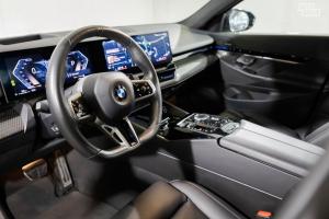 Black BMW 520 2023 in Vilnius, with an engine capacity of 2.00 L and mileage of 54 thousand km for 51991 €, photo 16 on AUTOMOTO.COM.LV