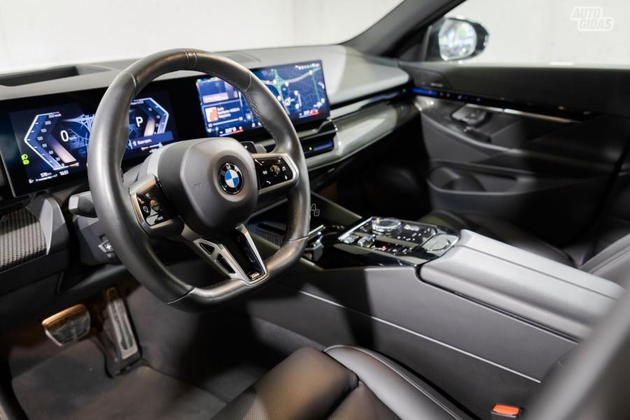 Black BMW 520 2023 in Vilnius, with an engine capacity of 2.00 L and mileage of 54 thousand km for 51991 €, photo 16 on AUTOMOTO.COM.LV