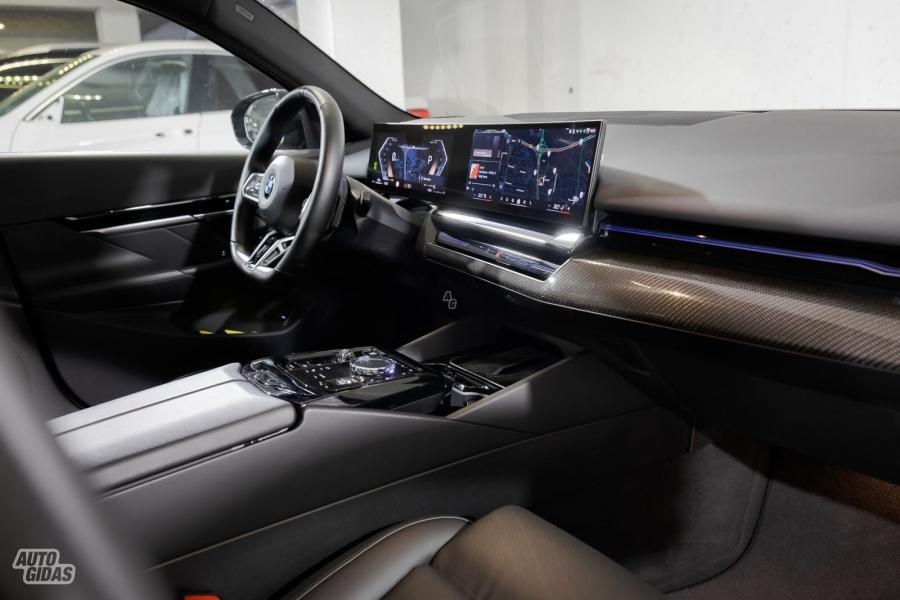 Black BMW 520 2023 in Vilnius, with an engine capacity of 2.00 L and mileage of 54 thousand km for 51991 €, photo 18 on AUTOMOTO.COM.LV