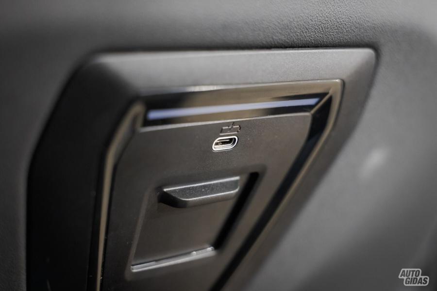 Black BMW 520 2023 in Vilnius, with an engine capacity of 2.00 L and mileage of 54 thousand km for 51991 €, photo 23 on AUTOMOTO.COM.LV