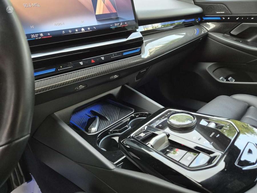 Черный БМВ 520 2024 в Шилале, объемом двигателя 2.00 л и пробегом 85 тыс. км за 44500 €, фото 26 на AUTOMOTO.COM.LV