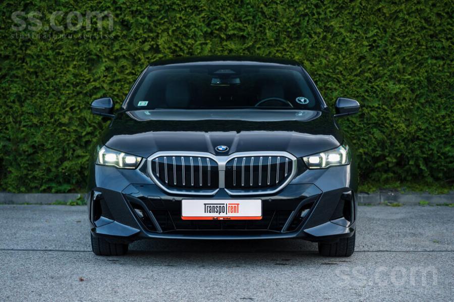 Black BMW 520 2024 in Riga, with an engine capacity of 2.00 L and mileage of 38 thousand km for 49500 €, photo 3 on AUTOMOTO.COM.LV